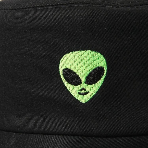 Hot Topic | Accessories | One Left Extraterrestrial Alien Bucket Hat ...